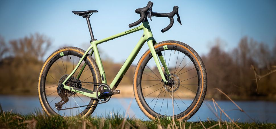 TEST: Pivot Vault Team Force/X0 Wide Range AXS - Testy - Recenze - Bike ...